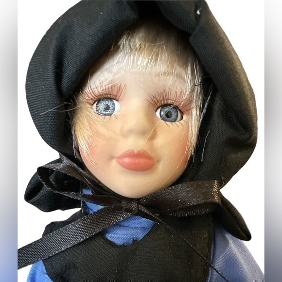 Toys | Vintage Vinyl 9amish Doll Amish Dress Bonnet Green Eyes Still In ...